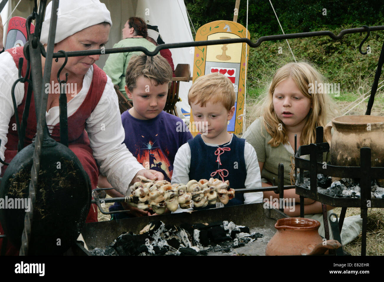 Medieval camp fire hi-res stock photography and images - Alamy