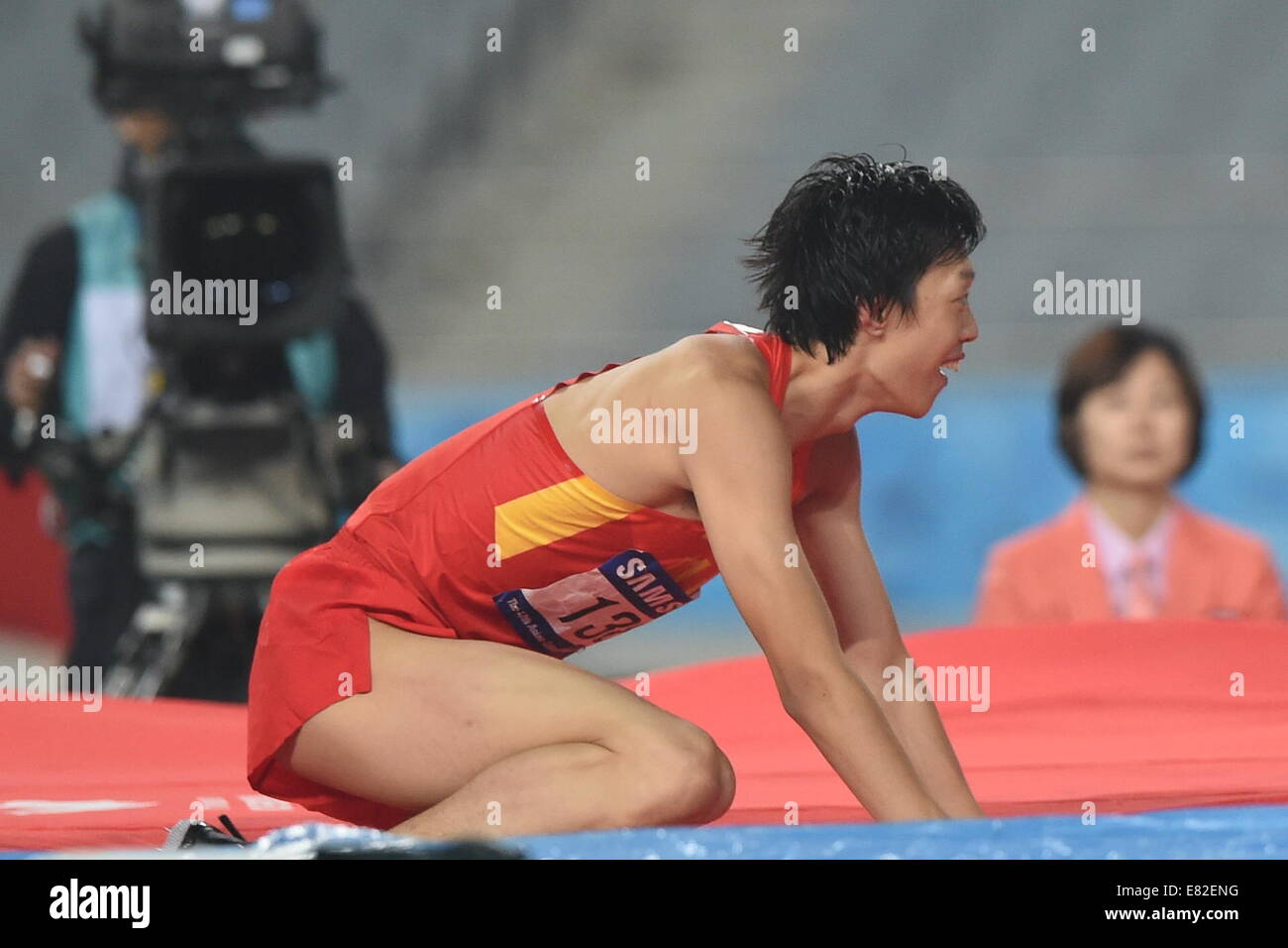 Incheon, South Korea. 29th Sep, 2014. Zhang Guowei of China competes ...