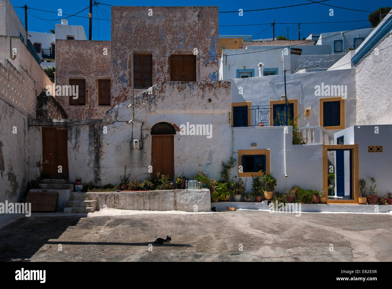 Simple whitewashed houses hi-res stock photography and images - Alamy