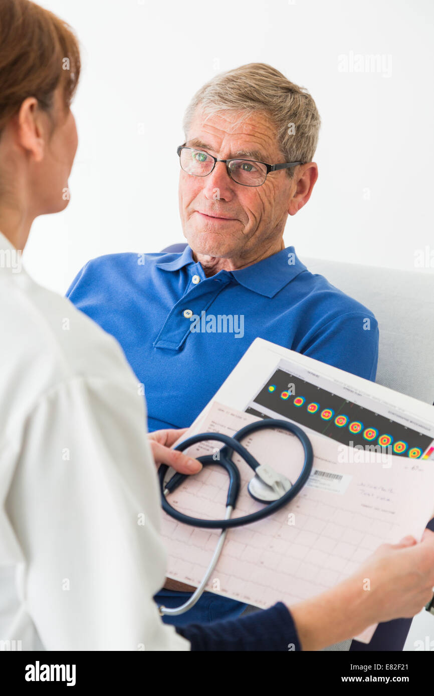 Doctor discussing with patient Stock Photo - Alamy