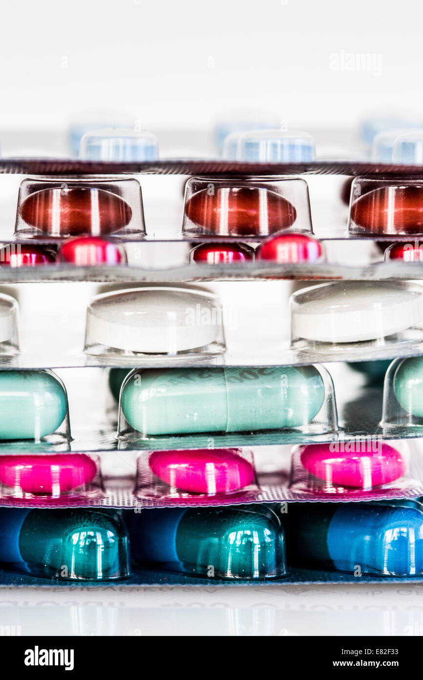 Capsules and tablets Stock Photo - Alamy