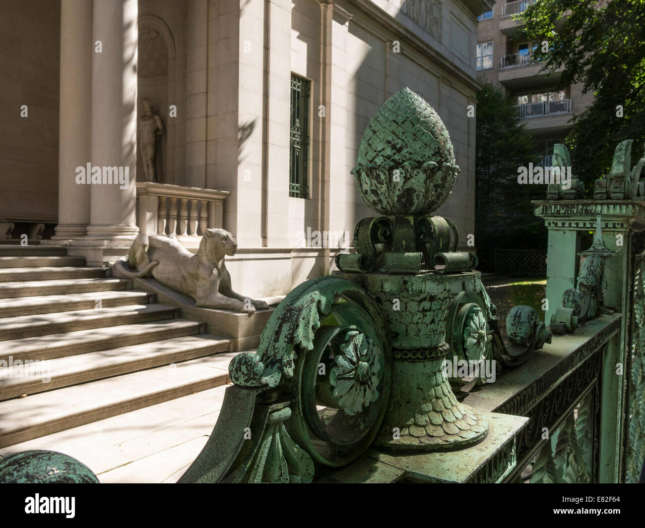 Lioness Statue, The Pierpont Morgan Library & Museum, 36th Street, NYC ...