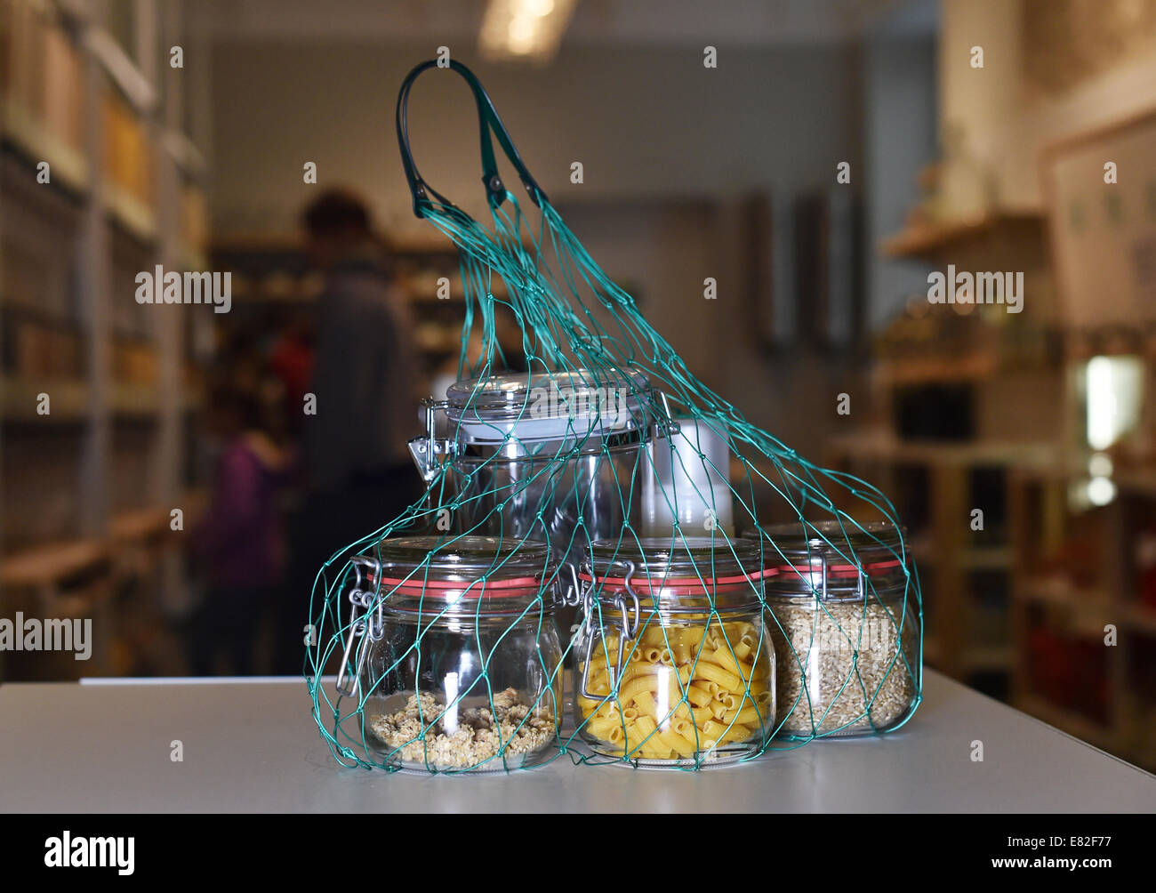 Unpackaged grocery store hi-res stock photography and images - Alamy