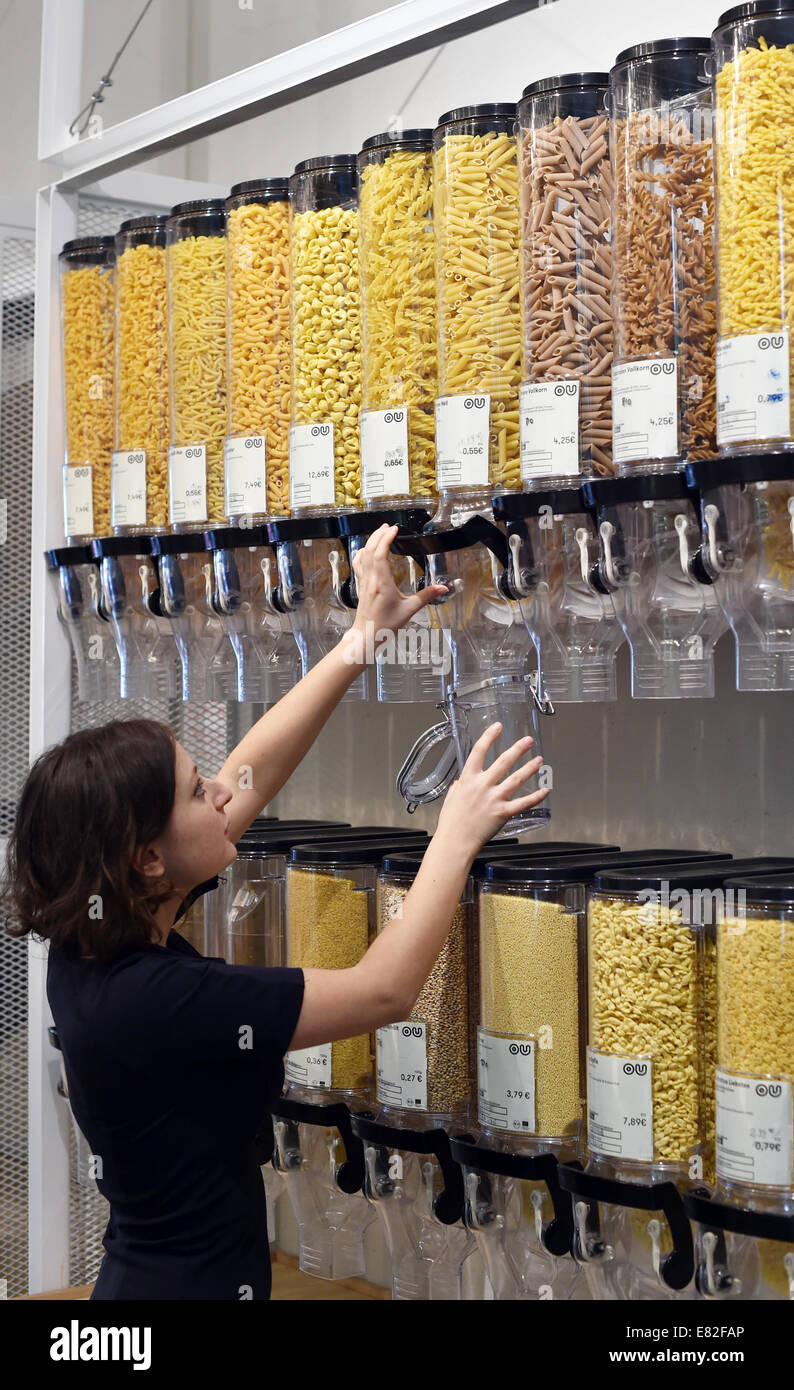 Unpackaged grocery store hi-res stock photography and images - Alamy