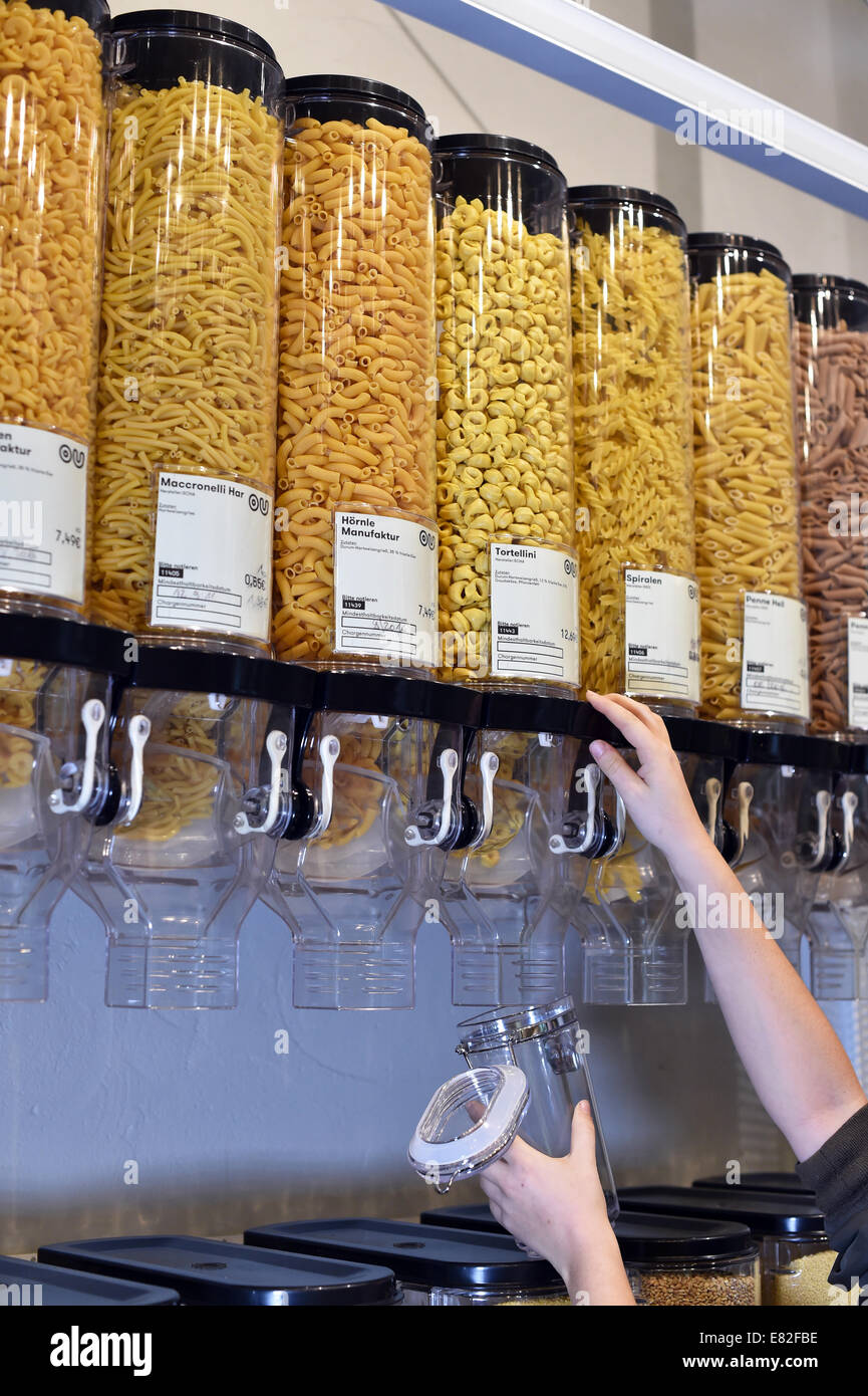 Berlin, Germany. 19th Sep, 2014. A customers fills a reusable can with ...
