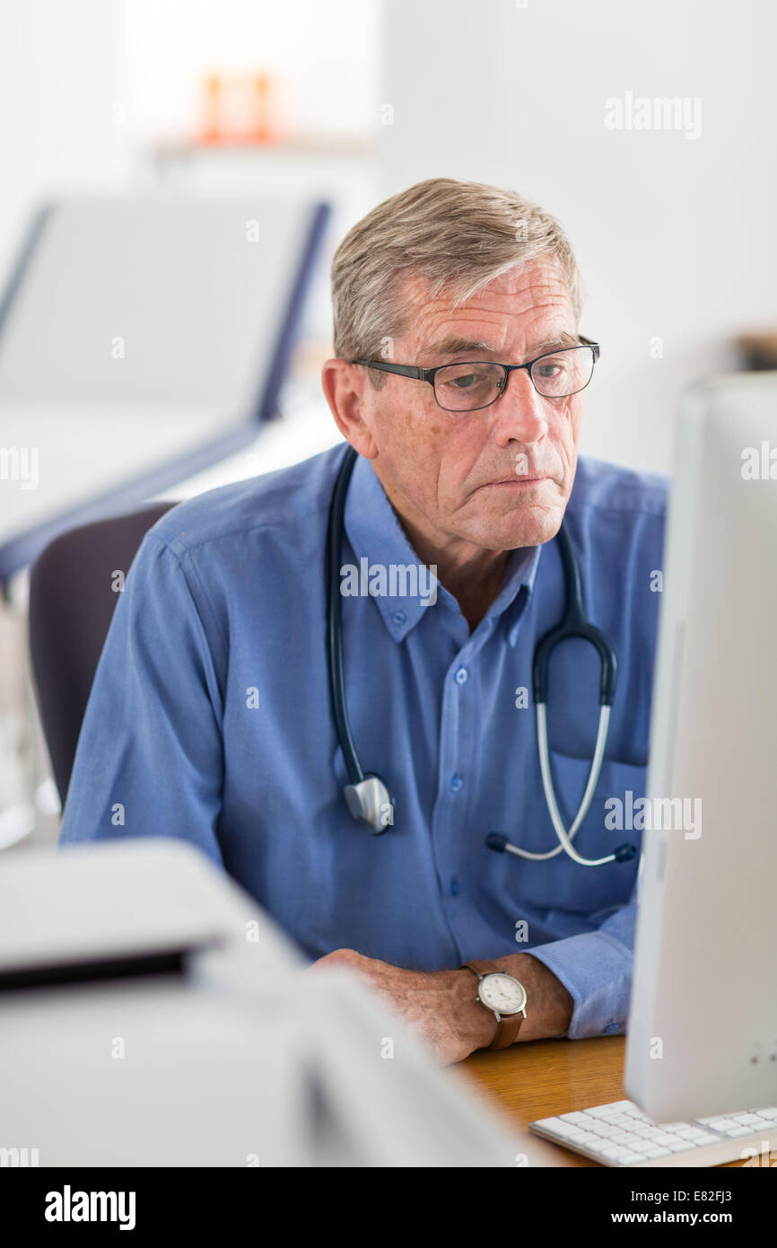 Computer doctor hi-res stock photography and images - Alamy