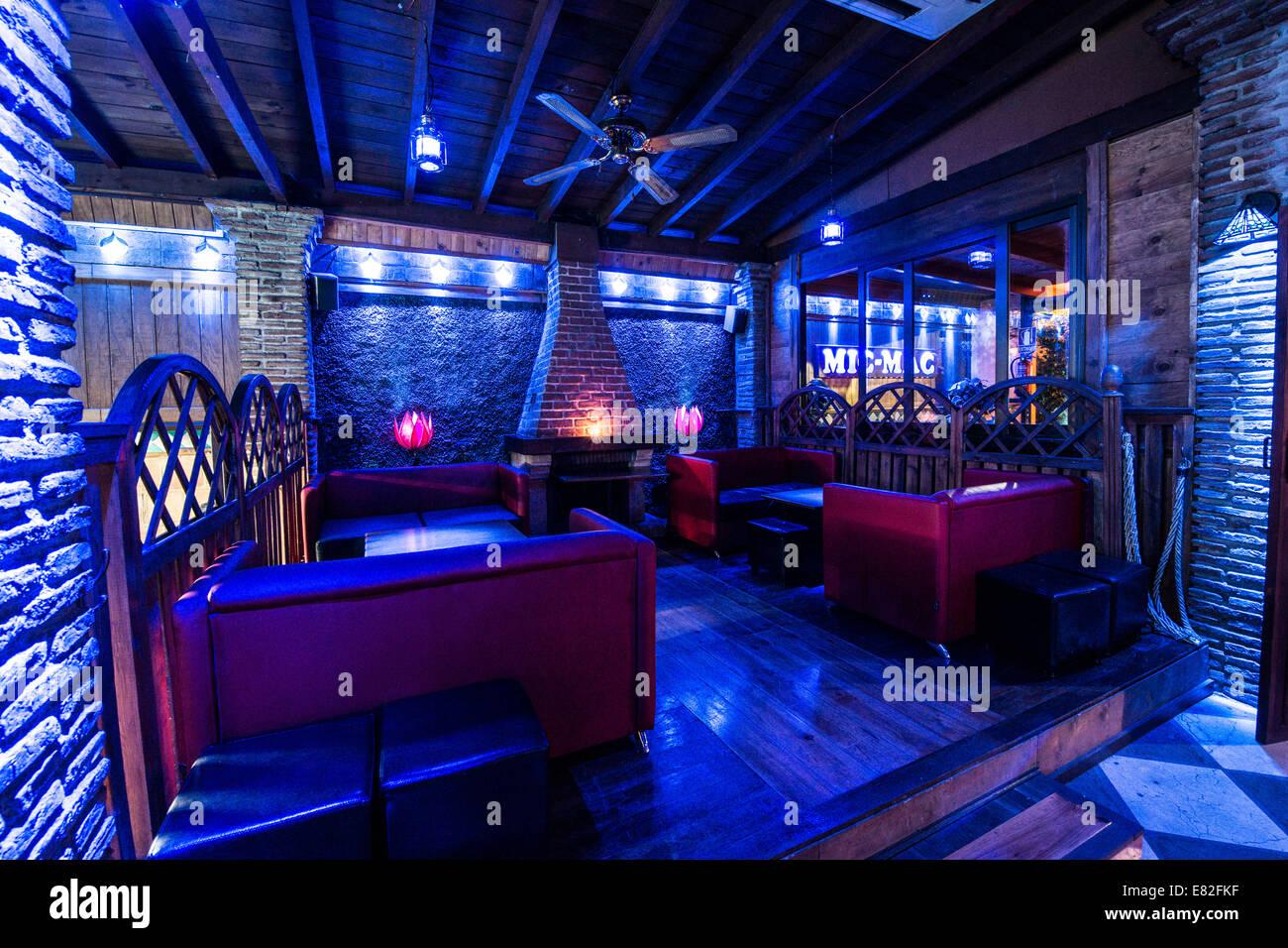 Empty disco dance floor hi-res stock photography and images - Alamy