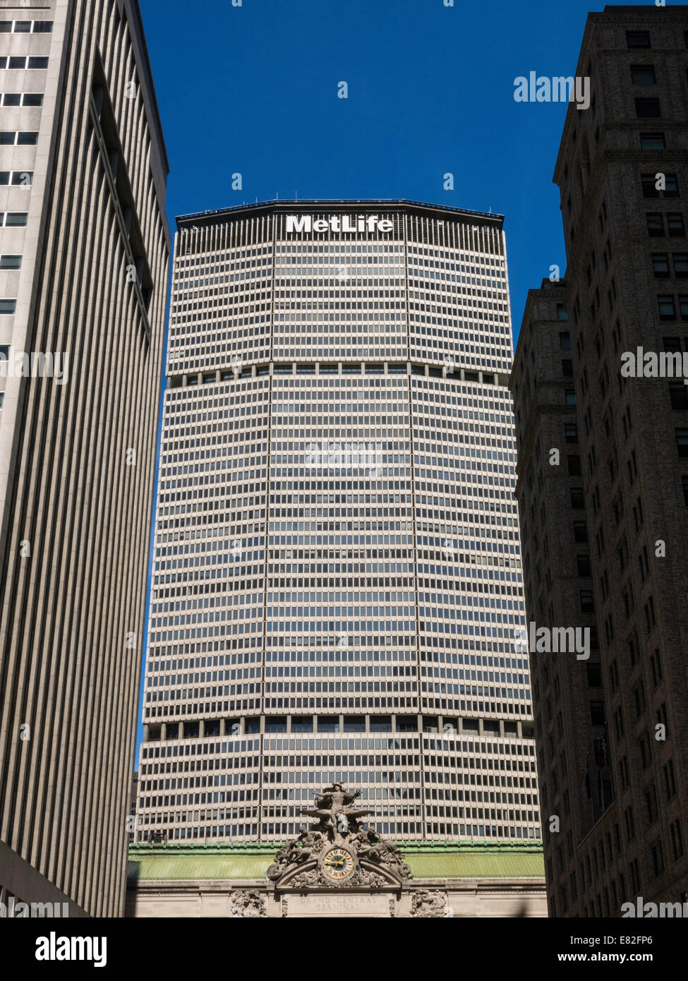 The metlife building skyscraper park avenue grand central terminal hi ...