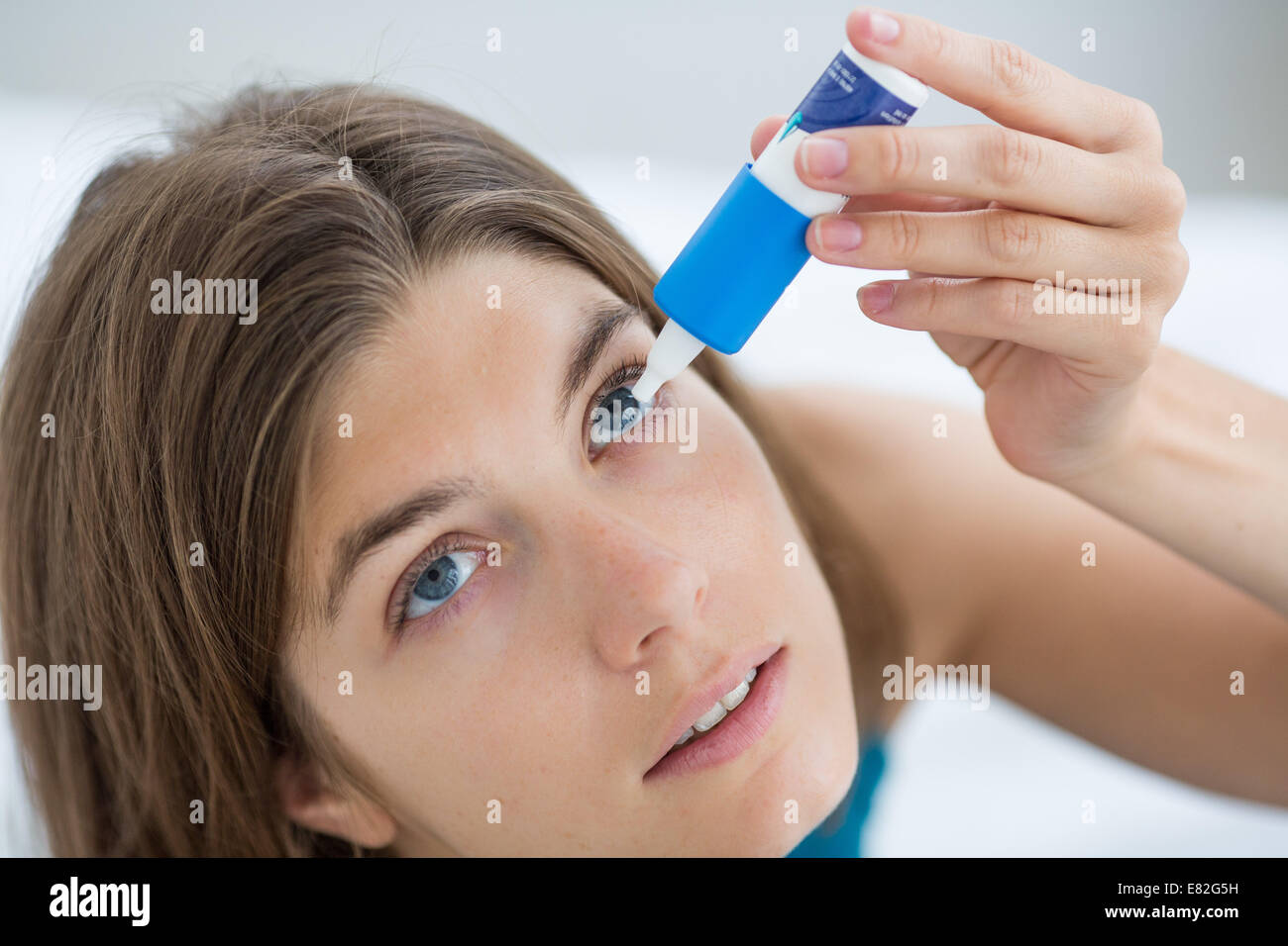 Eye drops bottle hi-res stock photography and images - Alamy