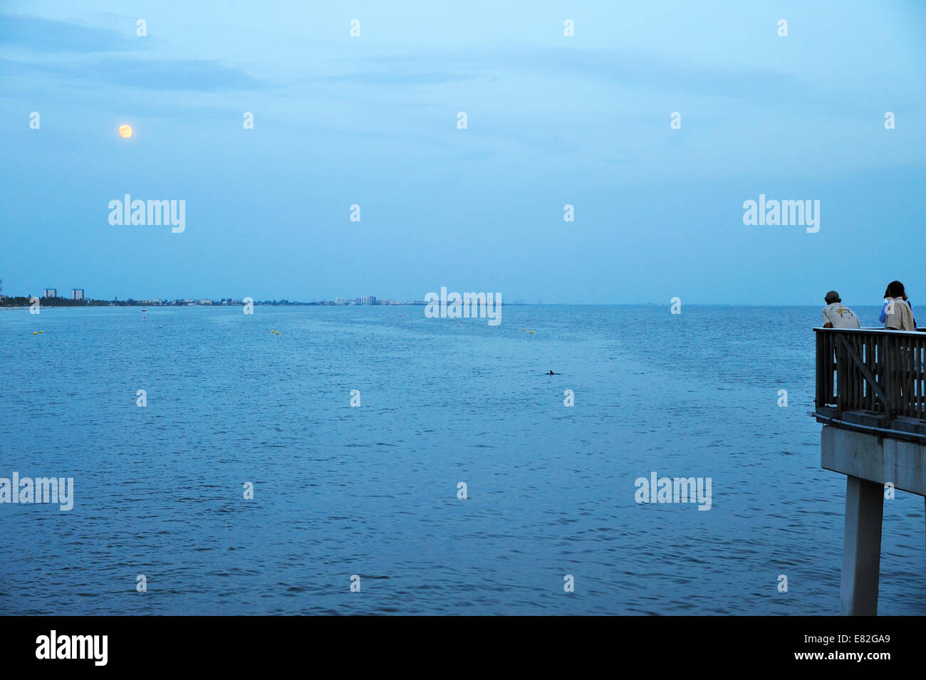 The ocean at night hi-res stock photography and images - Alamy