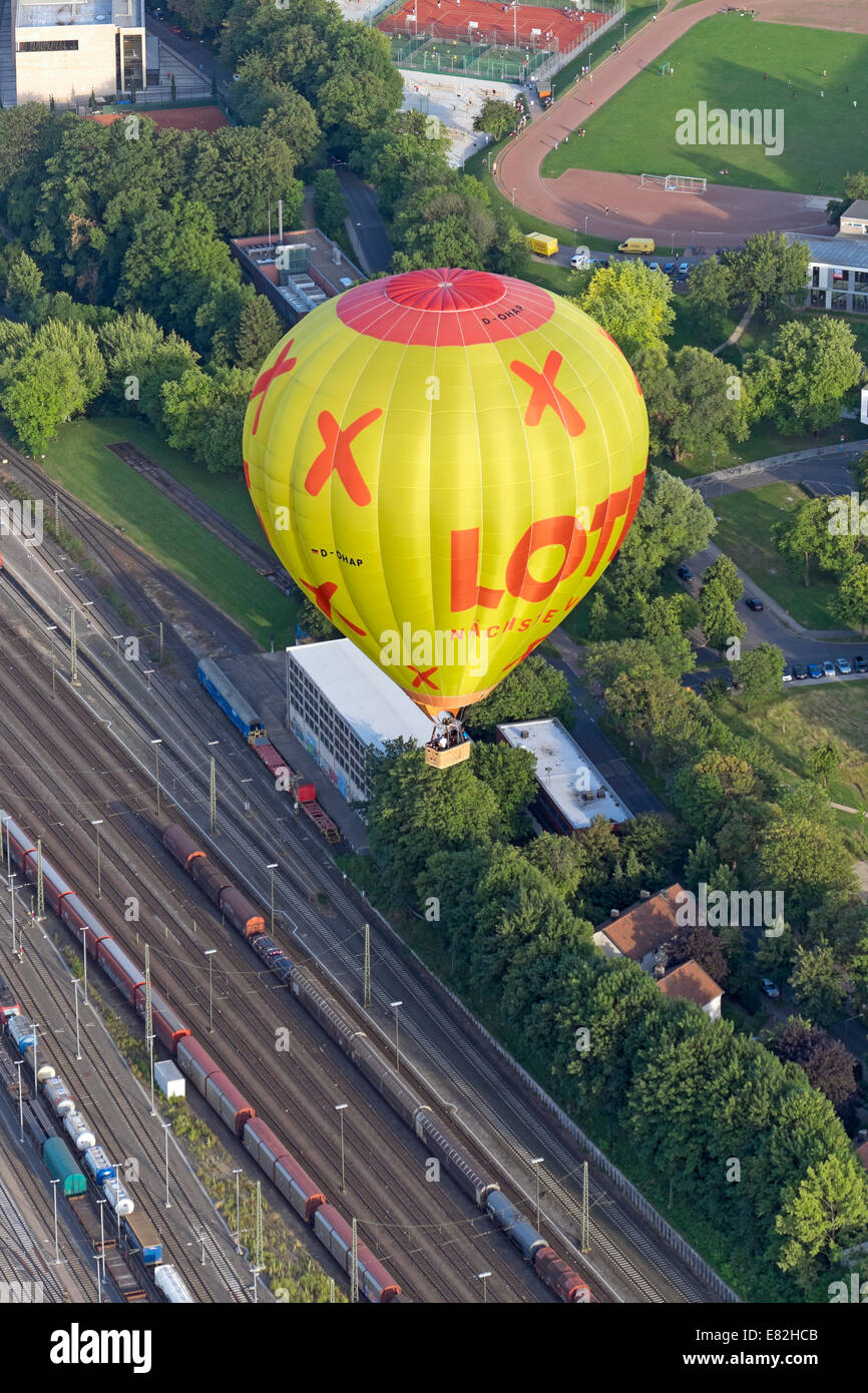 Air balloon advertising hi-res stock photography and images - Alamy