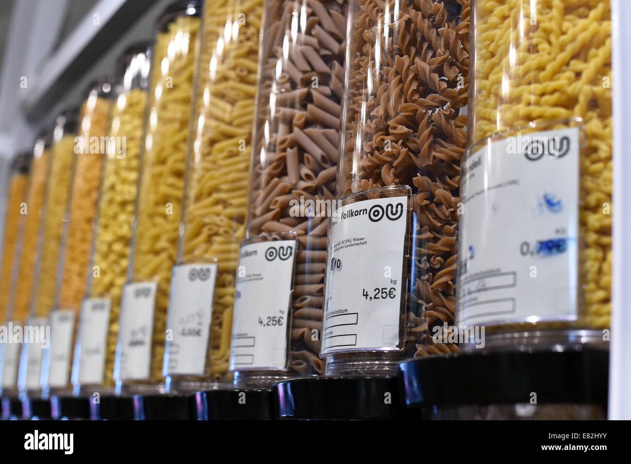 Unpackaged grocery store hi-res stock photography and images - Alamy