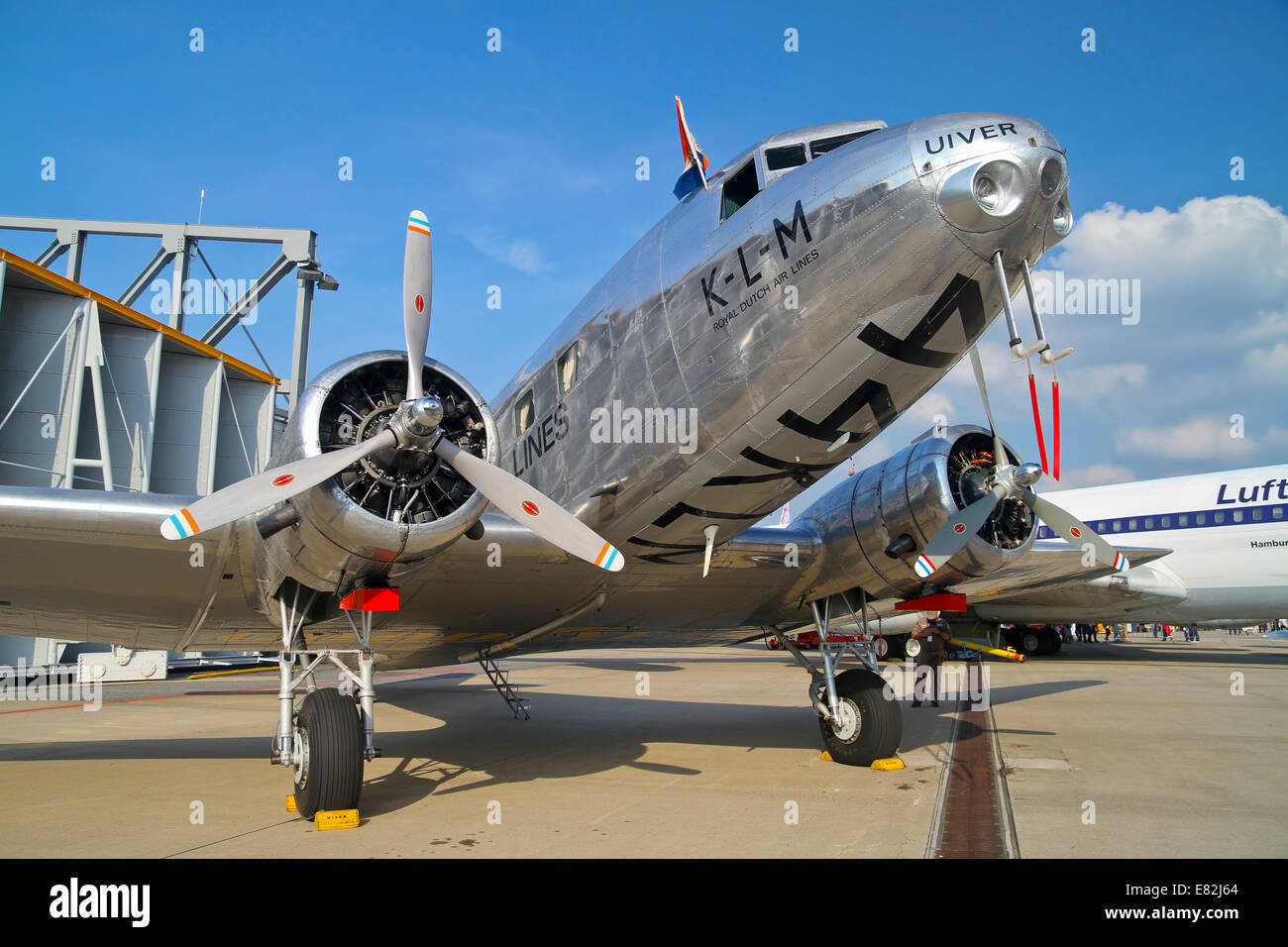 Douglas dc 2 hi-res stock photography and images - Alamy
