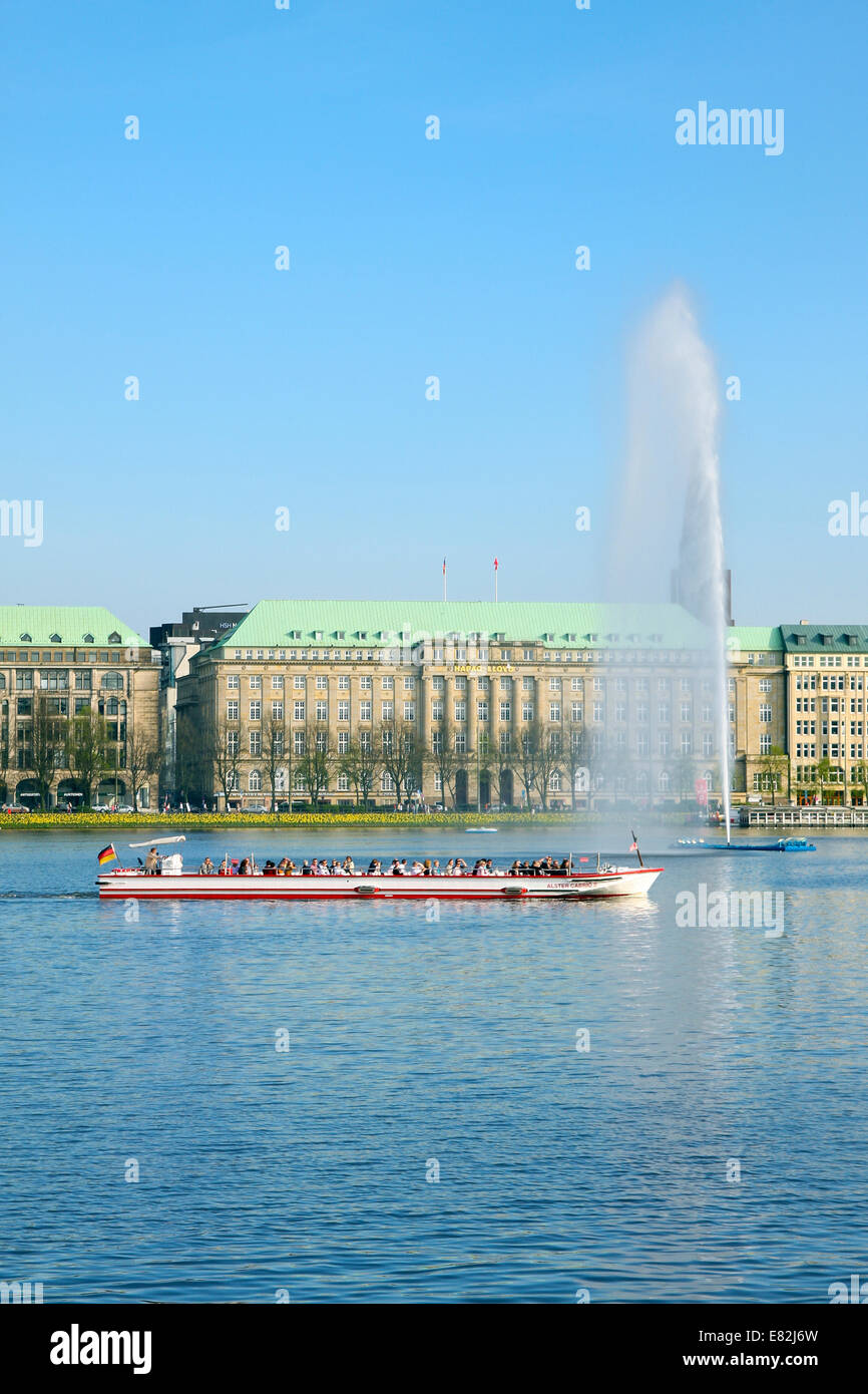 Germany, Hamburg, Inner Alster and Alster fountain, Excursion boat ...