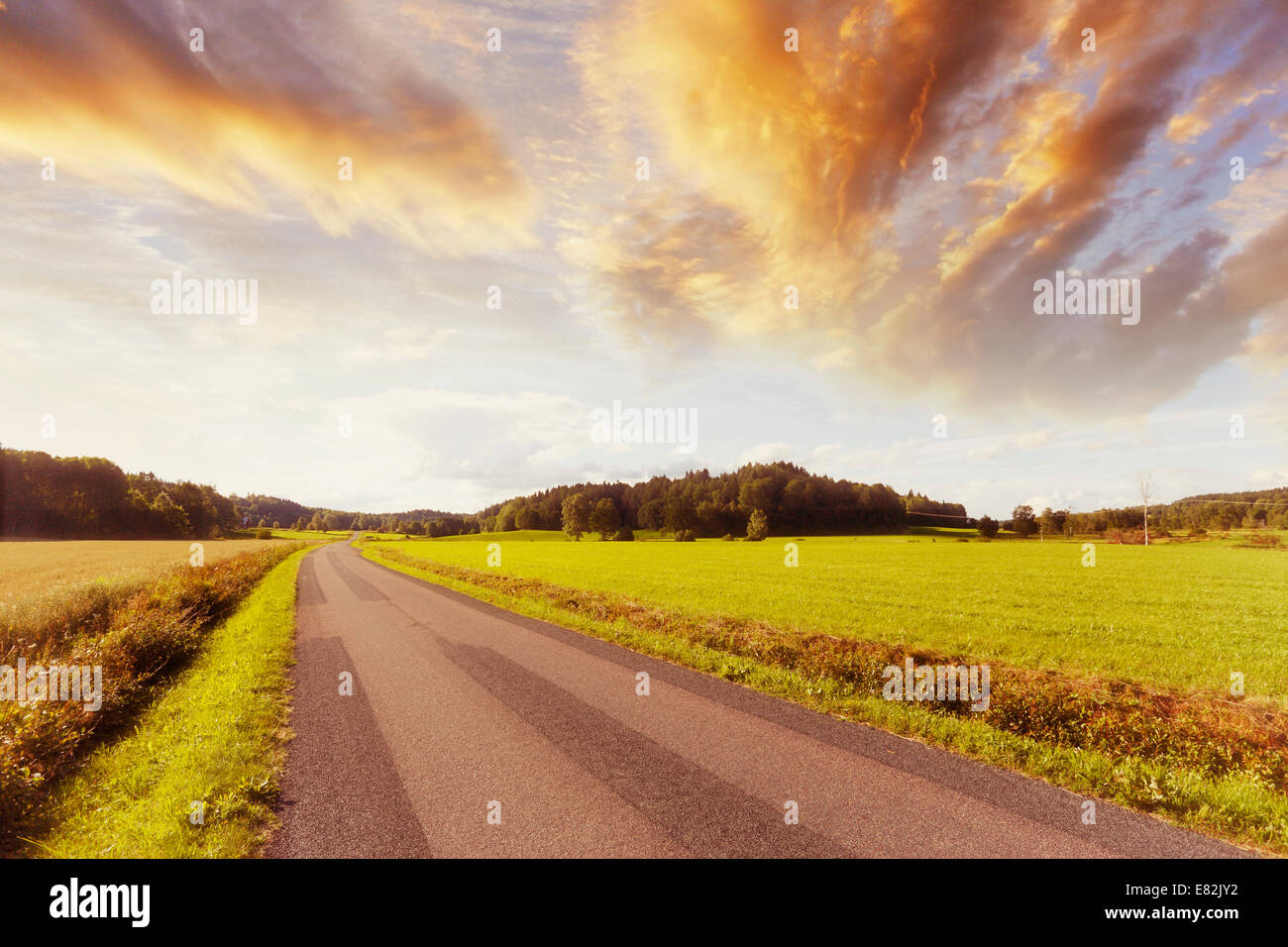Old farm sunset hi-res stock photography and images - Alamy