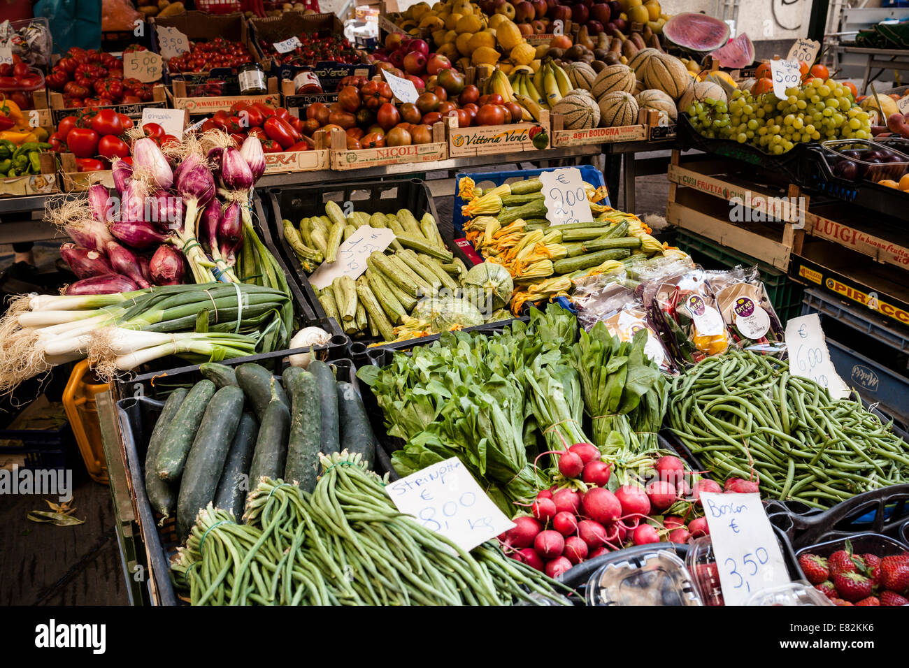 Market stall with fresh produce Stock Photo - Alamy