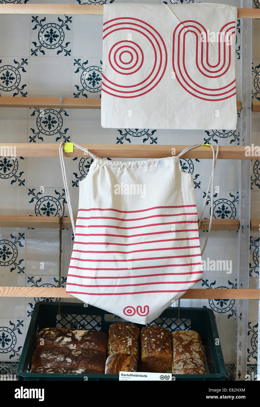 Unpackaged grocery store hi-res stock photography and images - Alamy