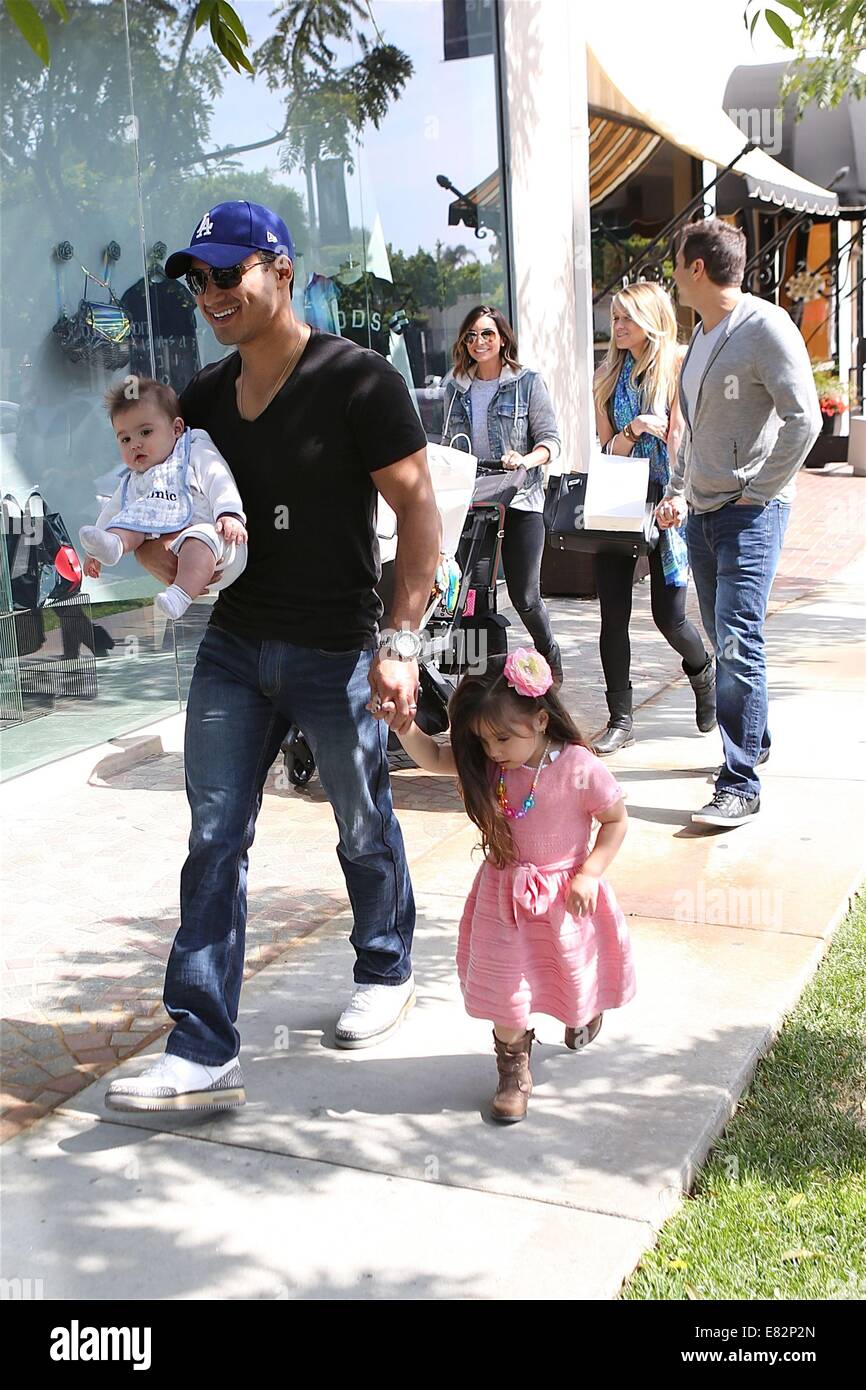 Mario Lopez with his wife Courtney Mazza and family, Gia and Dominic go ...