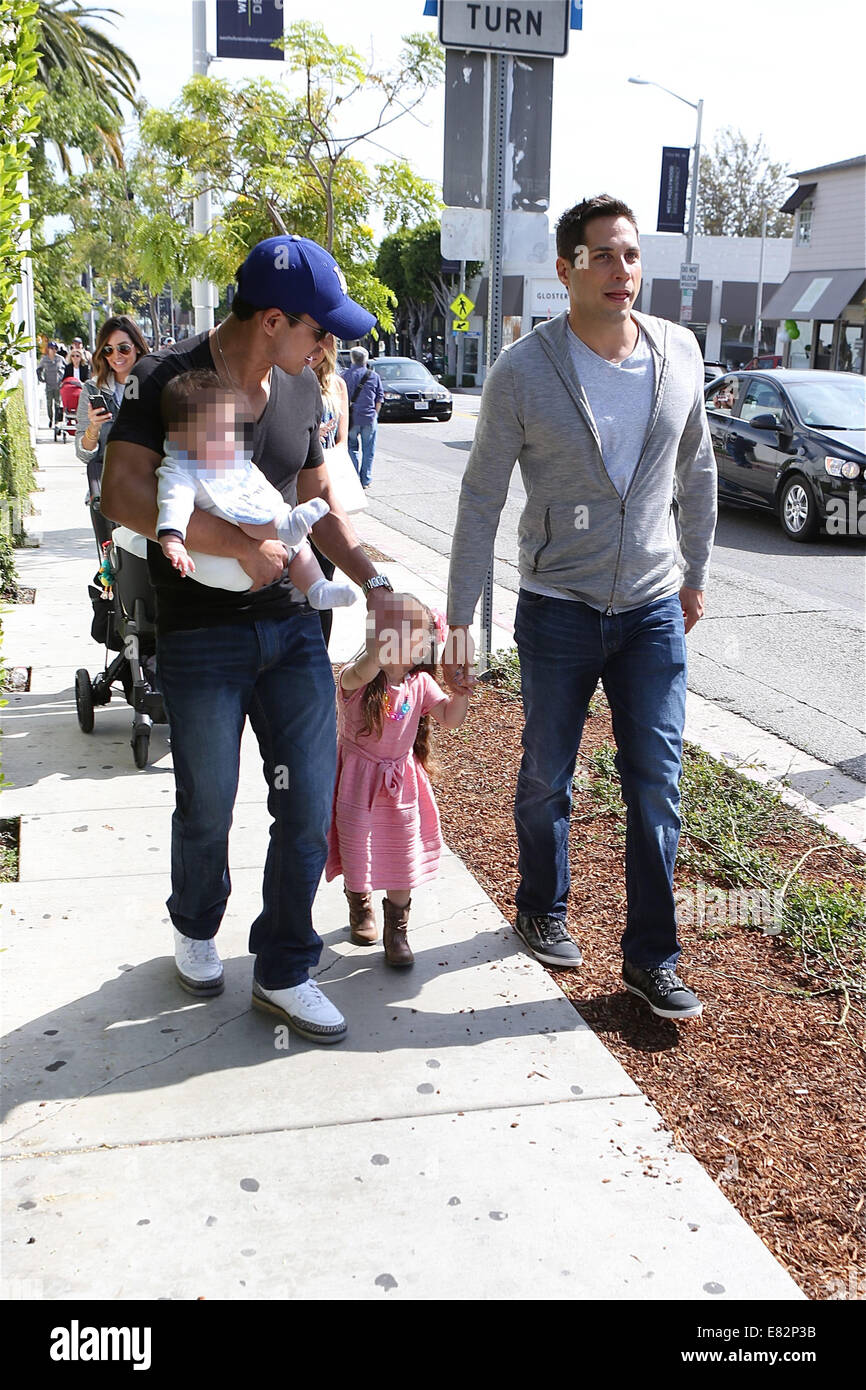 Mario Lopez with his wife Courtney Mazza and family, Gia and Dominic go ...