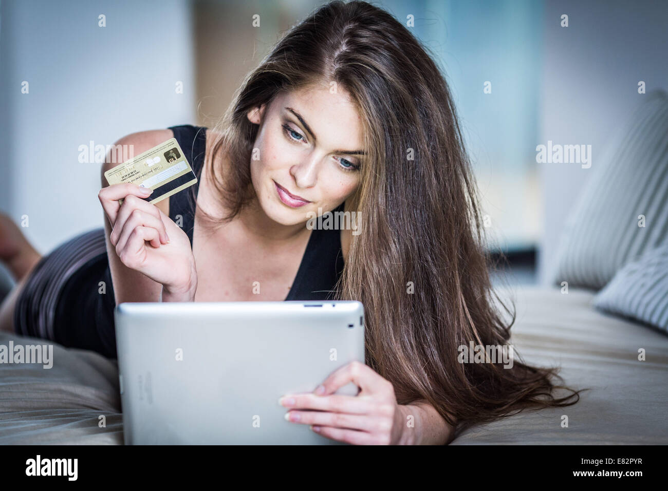 Online hi-res stock photography and images - Alamy