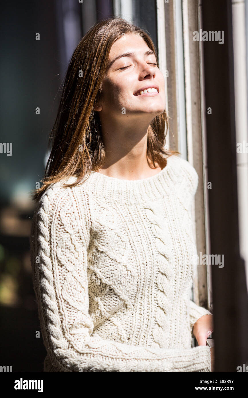 Looking looking through window hi-res stock photography and images - Alamy