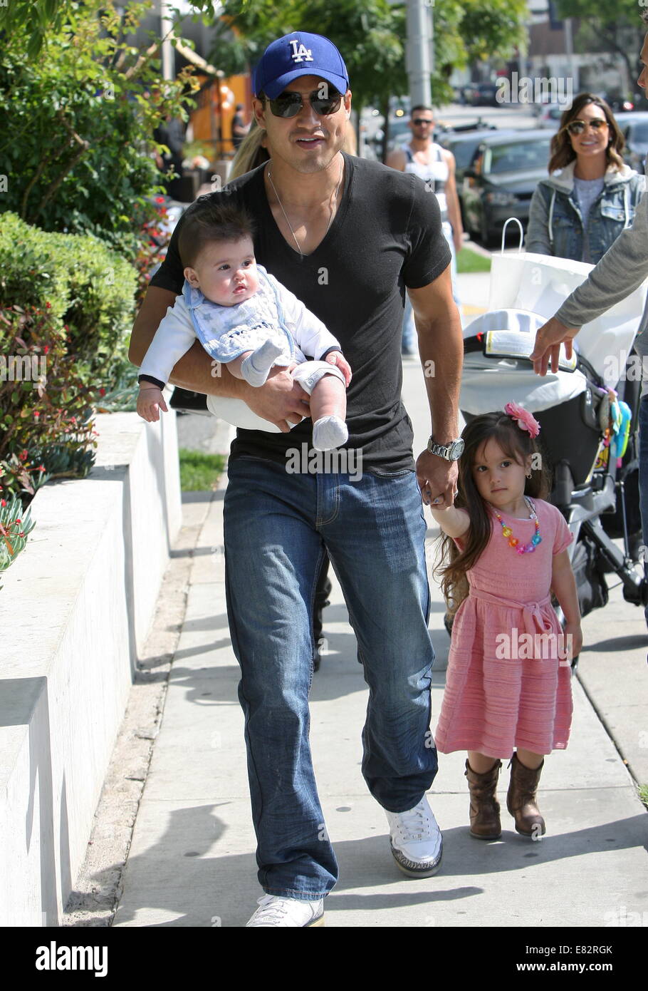 Mario Lopez with his wife Courtney Mazza and family, Gia and Dominic go ...