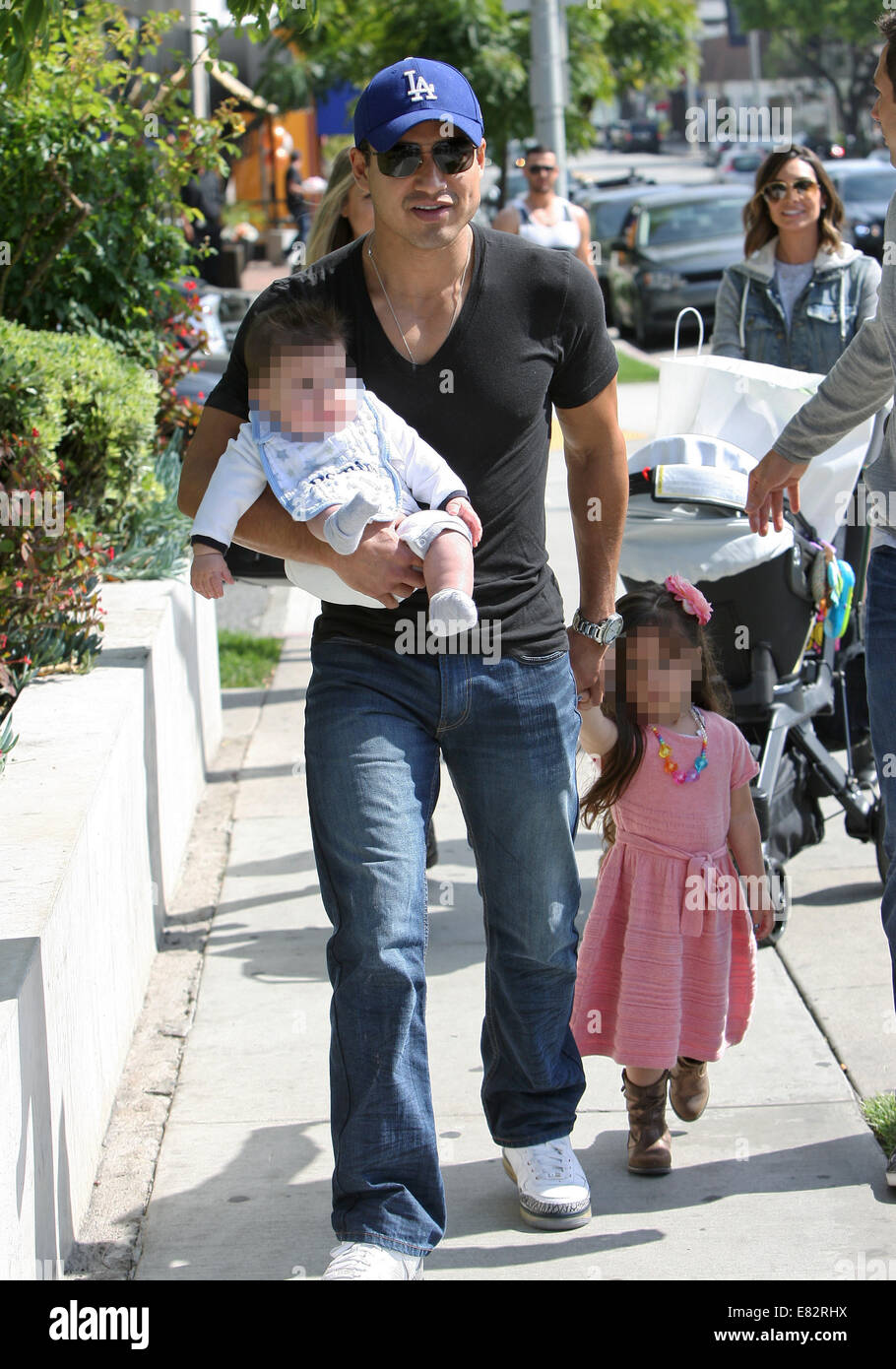 Mario Lopez with his wife Courtney Mazza and family, Gia and Dominic go ...