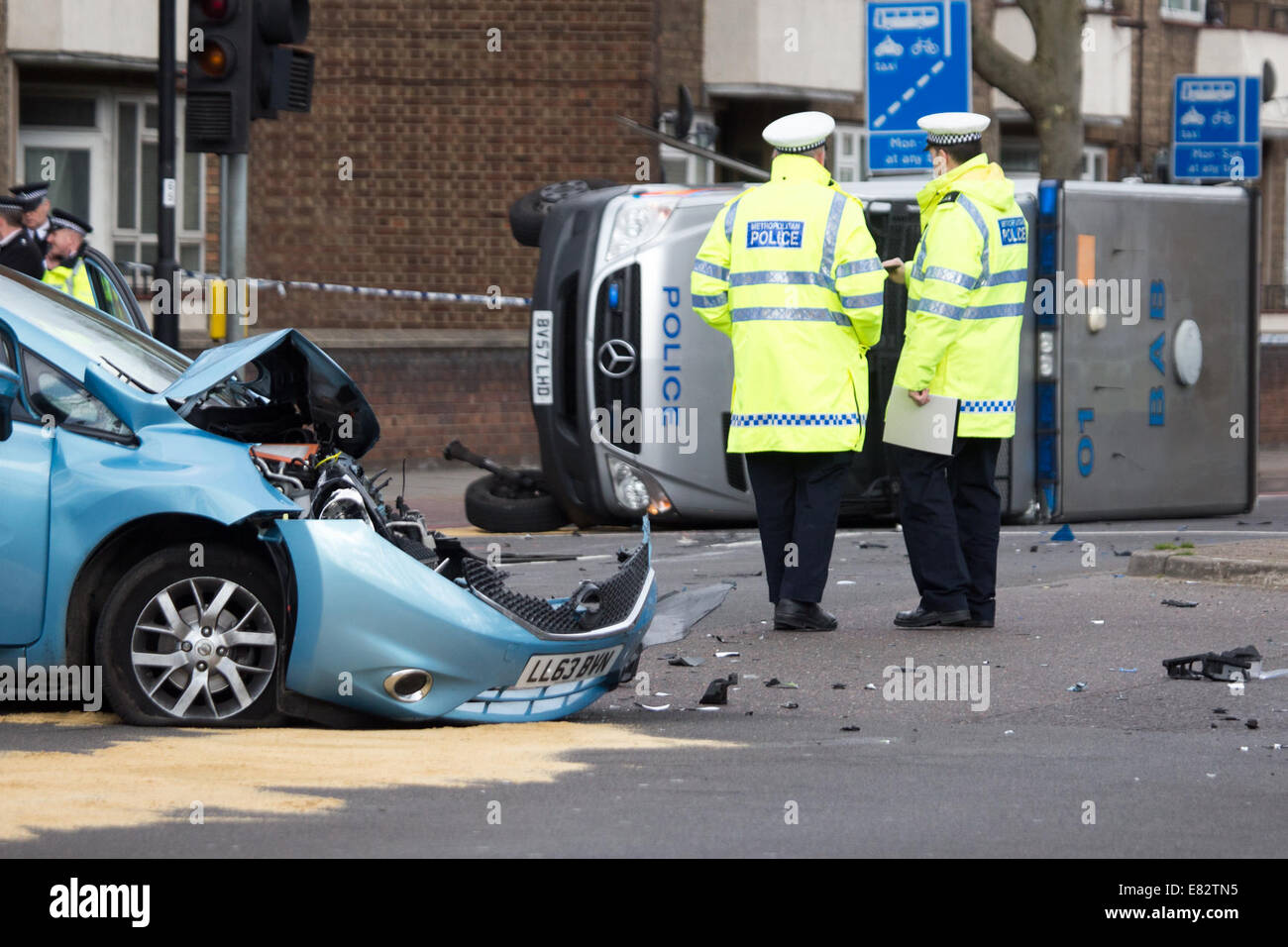 Police riot van hi-res stock photography and images - Alamy