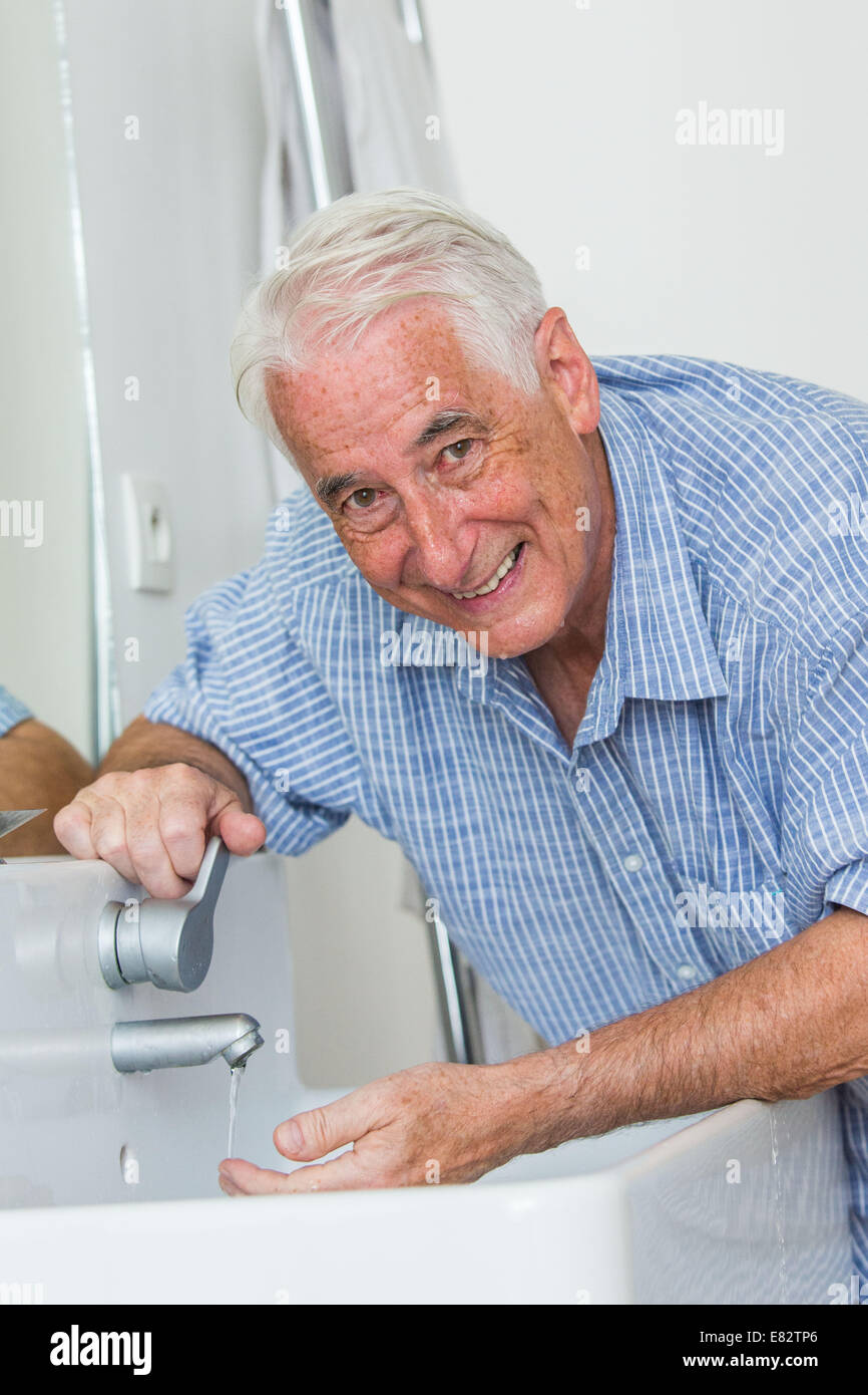Man splashing water over her face Stock Photo - Alamy