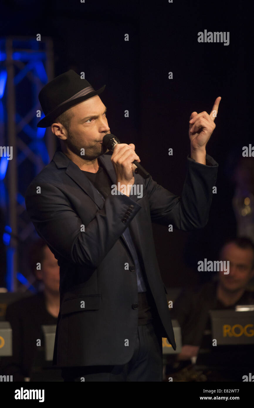 Roger Cicero performing live from his new album 'Was immer auch kommt ...