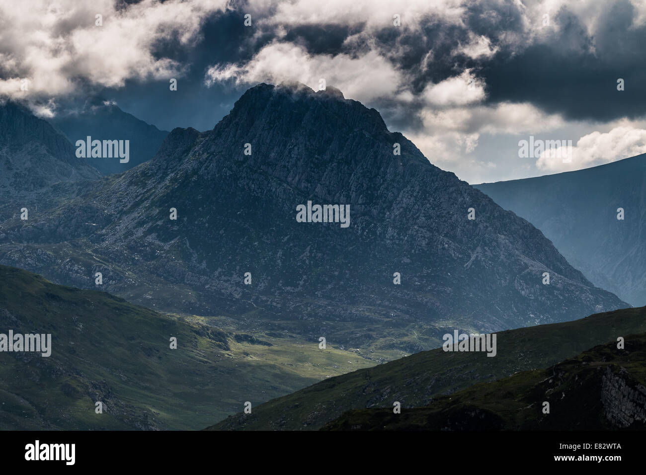Tryfan mountain in the Ogwen Valley, Snowdonia, Wales, United Kingdom ...