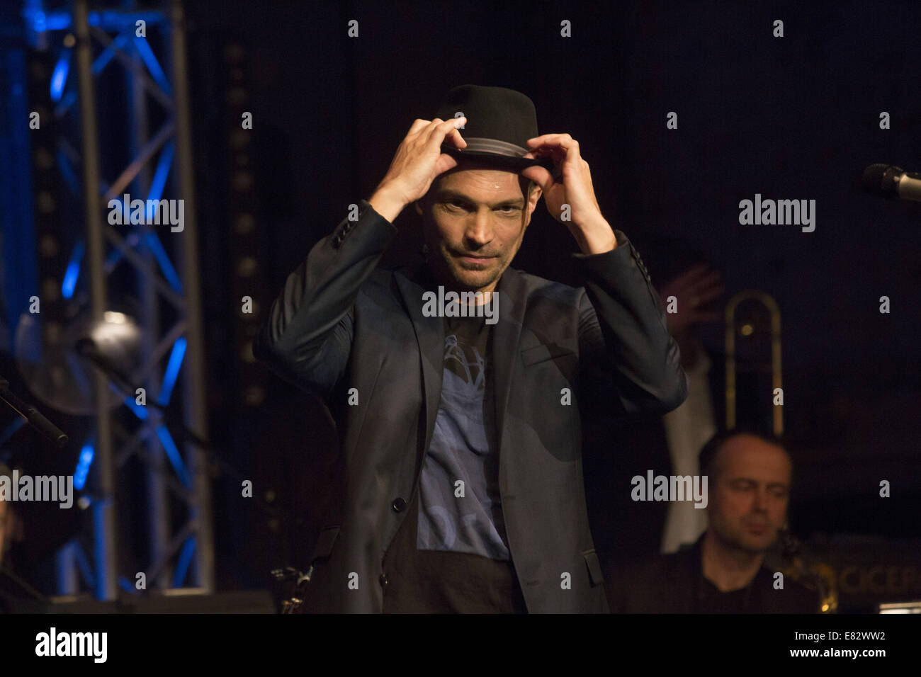 Roger Cicero performing live from his new album 'Was immer auch kommt ...