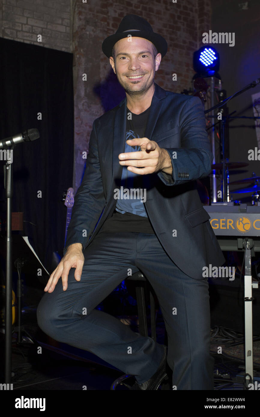 Roger Cicero performing live from his new album 'Was immer auch kommt ...