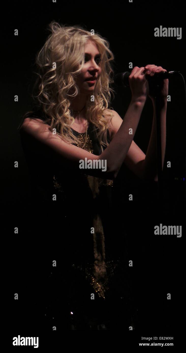 Taylor Momsen performs with her band The Pretty Reckless Featuring ...