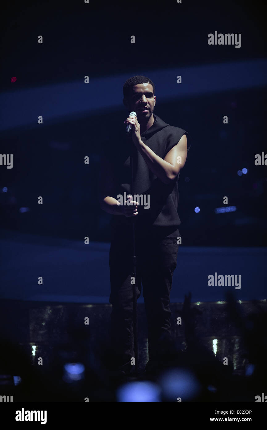 Drake performing live at the o2 arena london hi-res stock photography ...