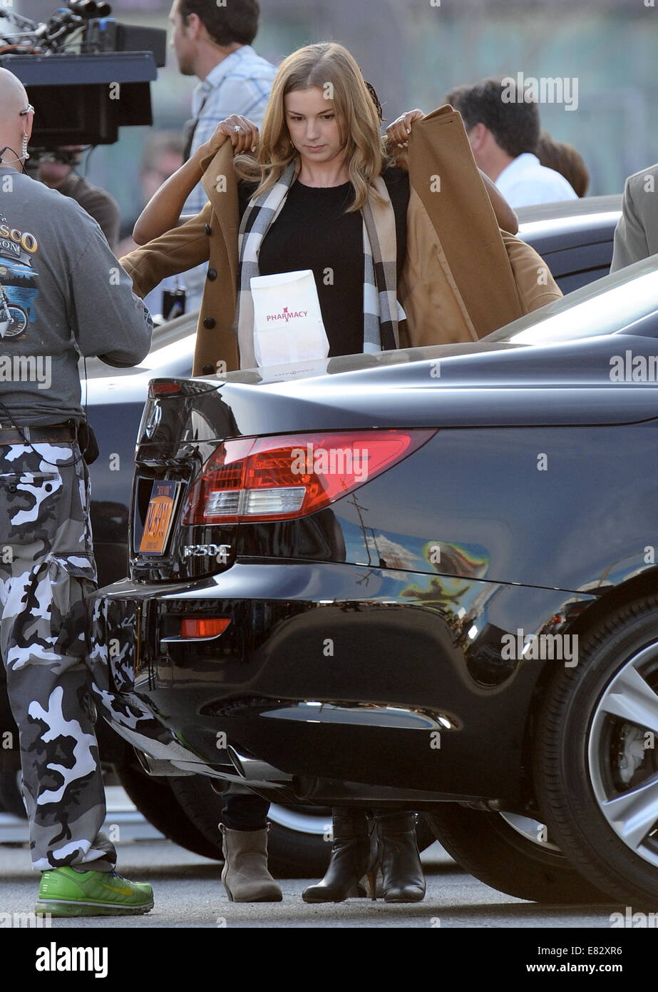 Actress Emily VanCamp and boyfriend Joshua Bowman cuddling while on the ...