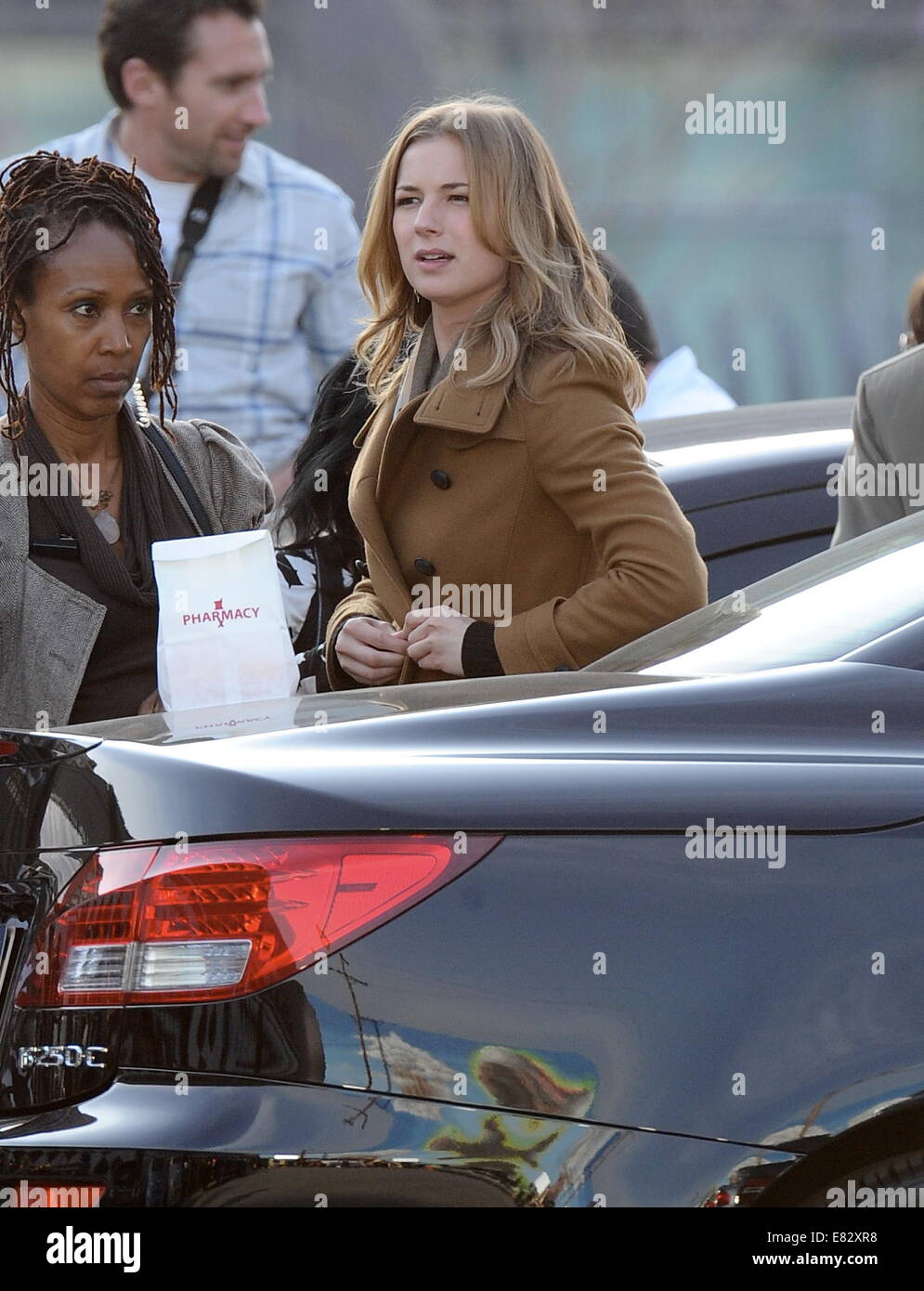 Actress Emily VanCamp and boyfriend Joshua Bowman cuddling while on the ...