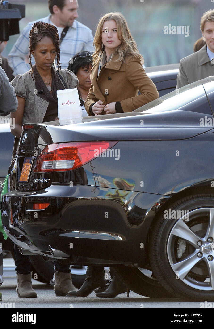 Actress Emily VanCamp and boyfriend Joshua Bowman cuddling while on the ...
