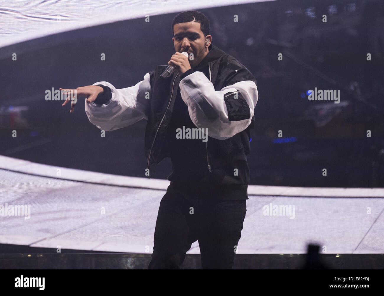 Drake performs live at London's O2 Arena Featuring: Drake Where: London ...
