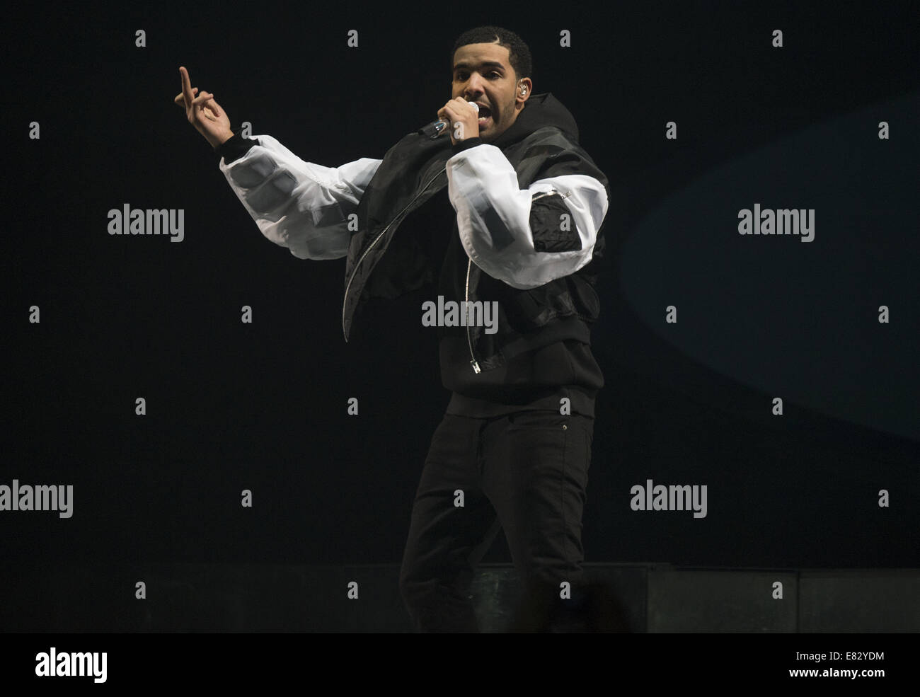 Drake performs live at London's O2 Arena Featuring: Drake Where: London ...