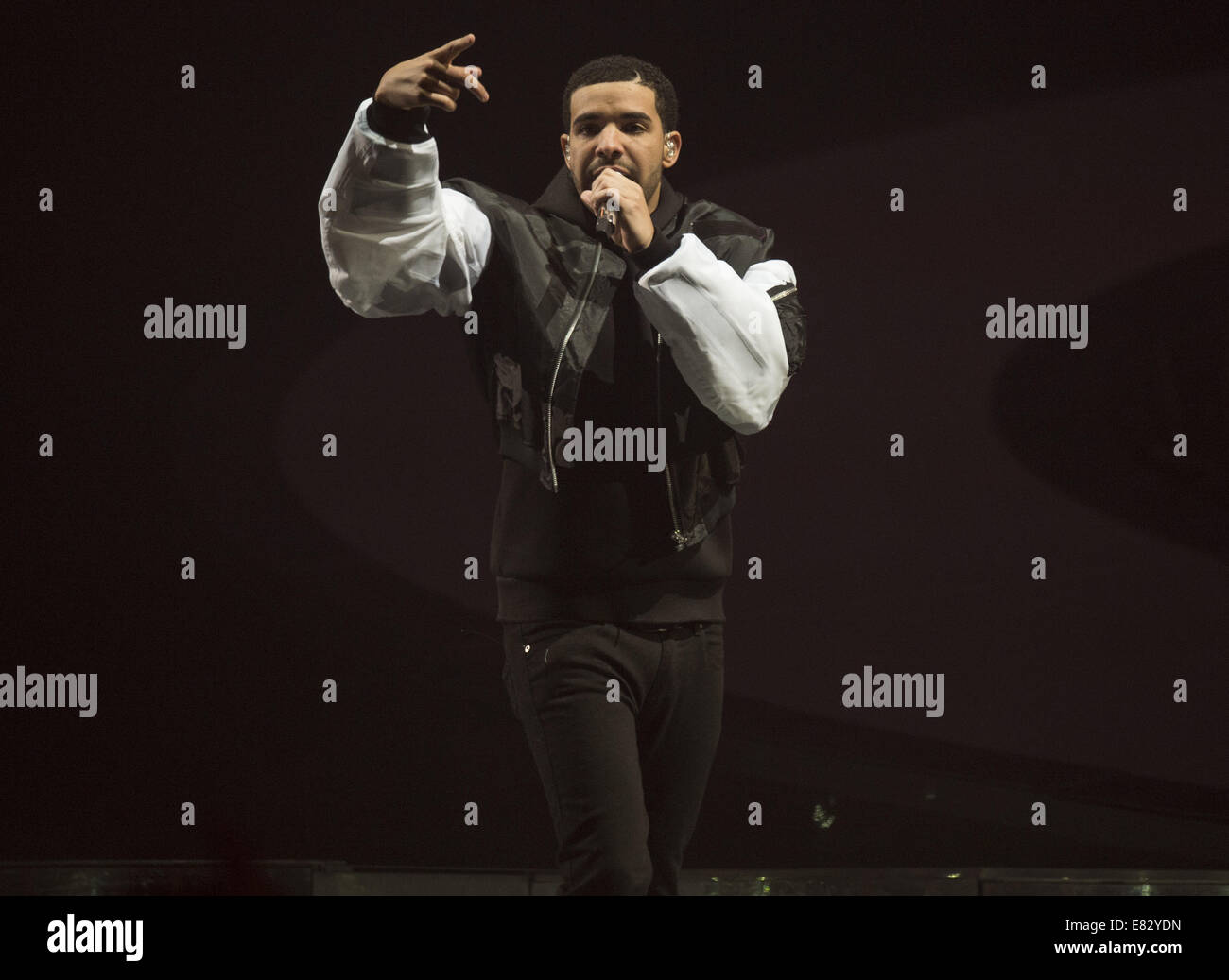 Drake performs live at London's O2 Arena Featuring: Drake Where: London ...