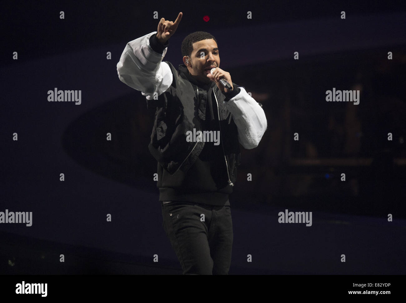 Drake performs live at London's O2 Arena Featuring: Drake Where: London ...