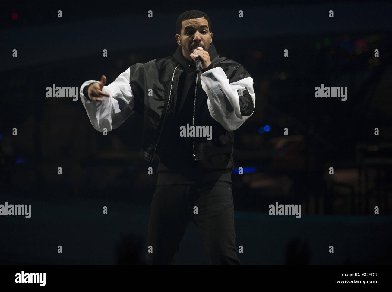 Drake performs live at London's O2 Arena Featuring: Drake Where: London ...