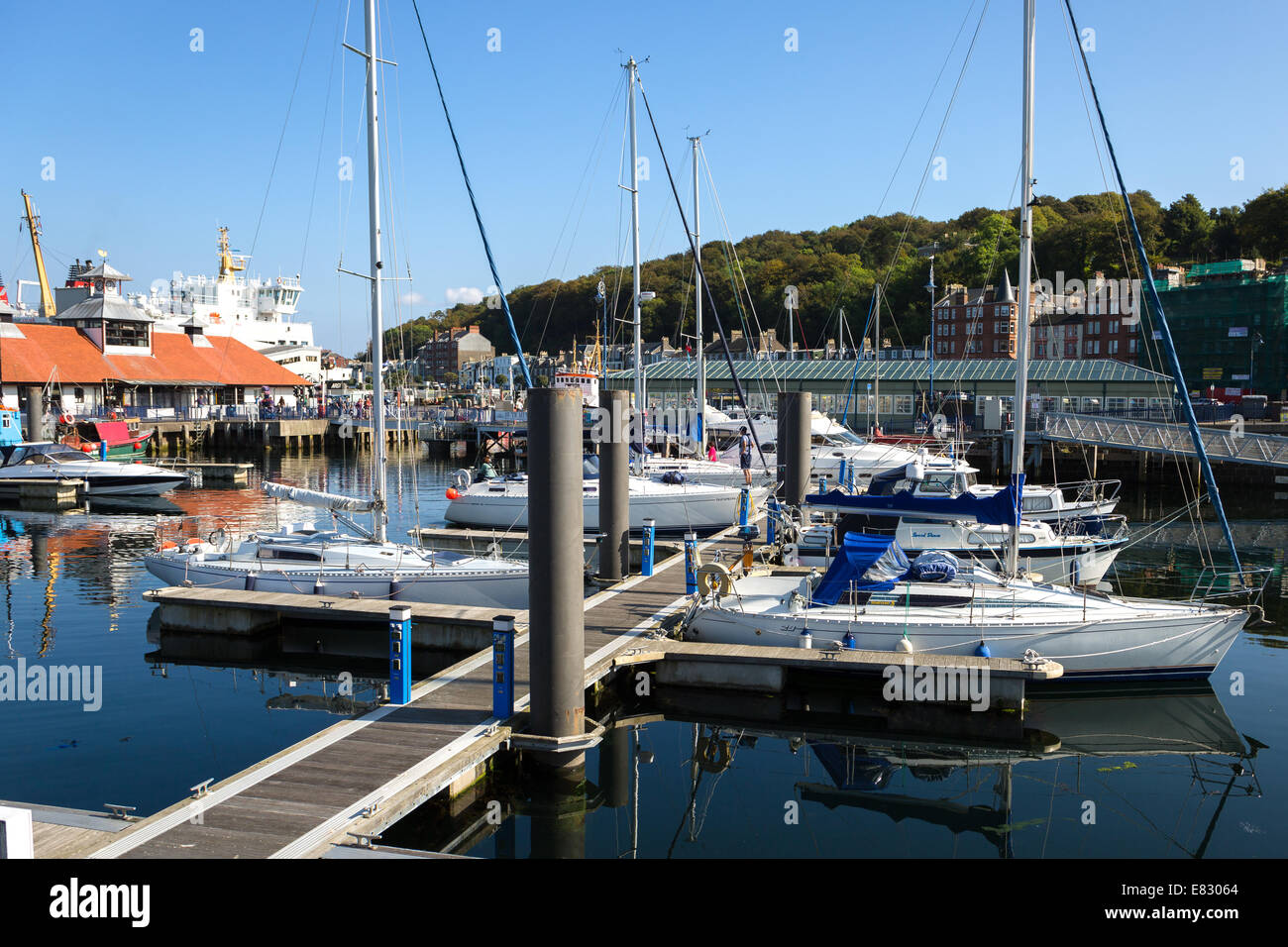 Scottish scenery harbours hi-res stock photography and images - Alamy