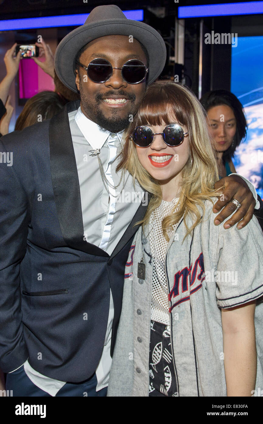 Former The Voice contestant Leah McFall and Will.I.Am Featuring: Will.I ...