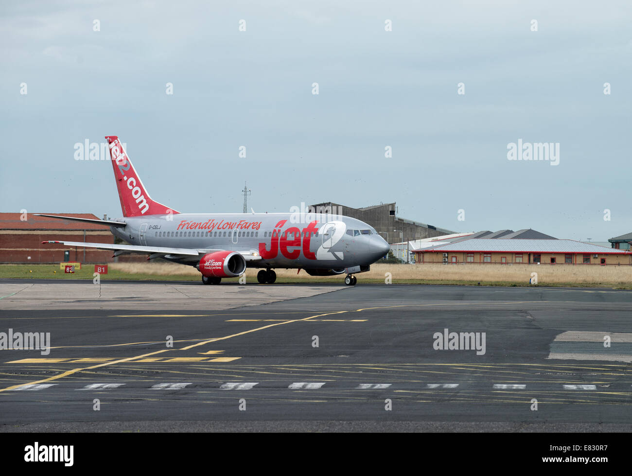 Jet2 aircraft at blackpool airport hi-res stock photography and images ...