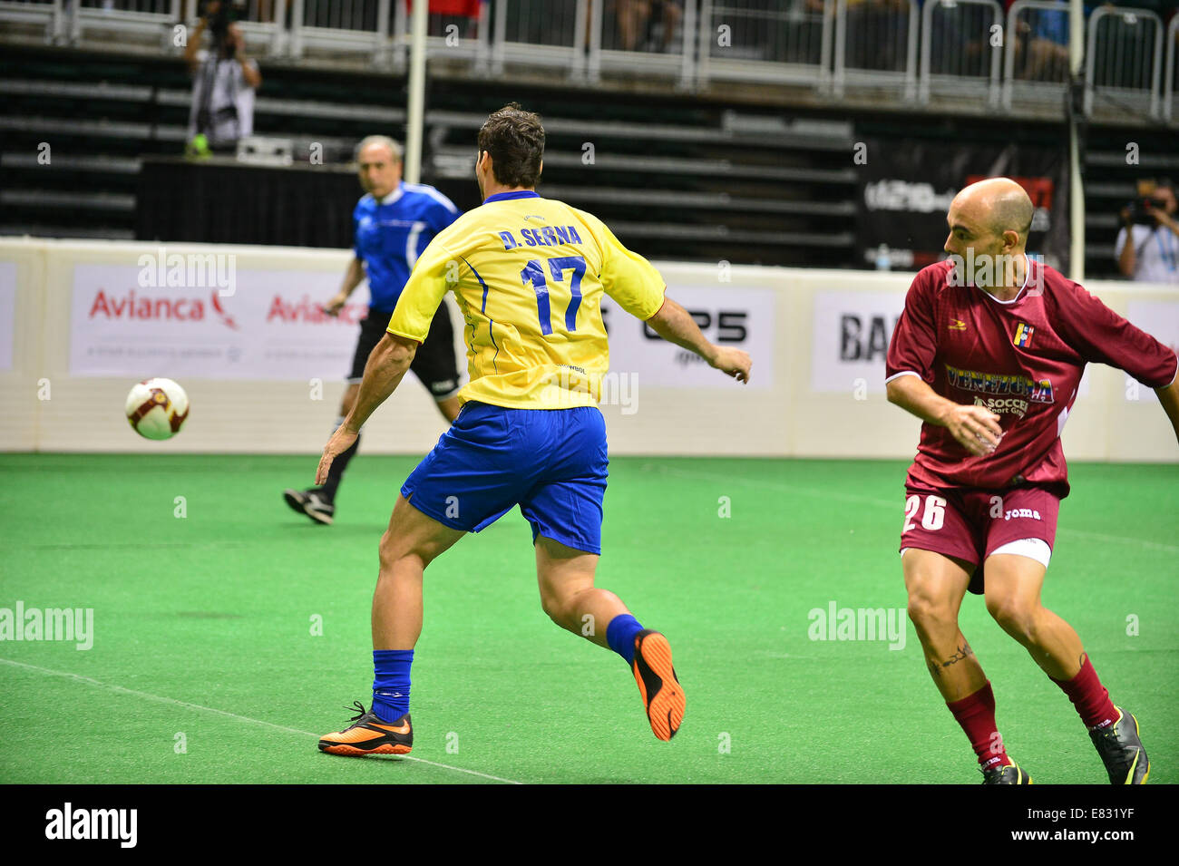 Colombian and Venezuelan soccer legends played at The ShowBol Miami ...