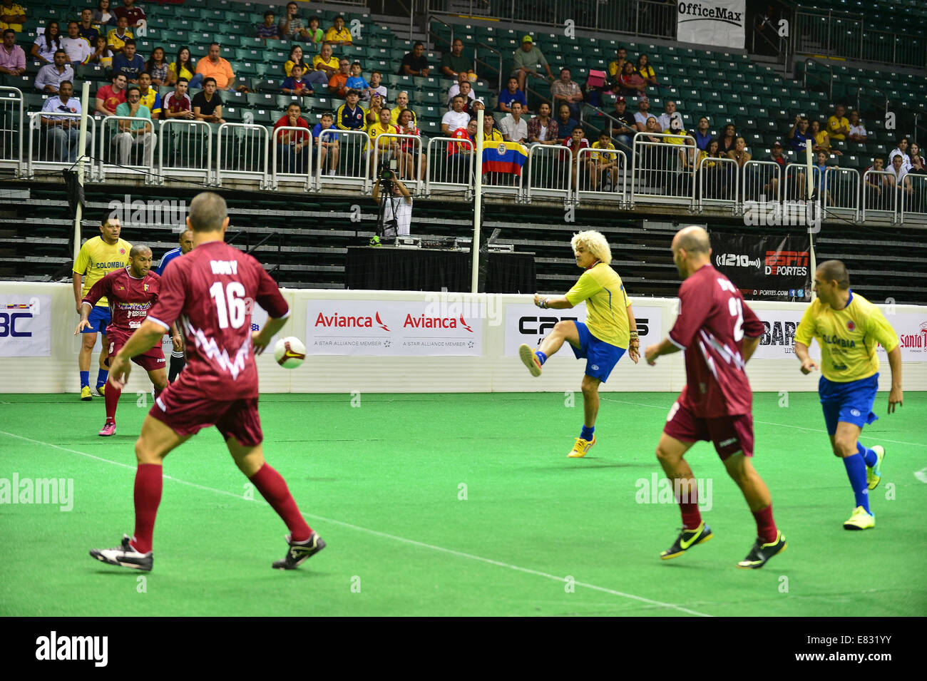 Colombian and Venezuelan soccer legends played at The ShowBol Miami ...