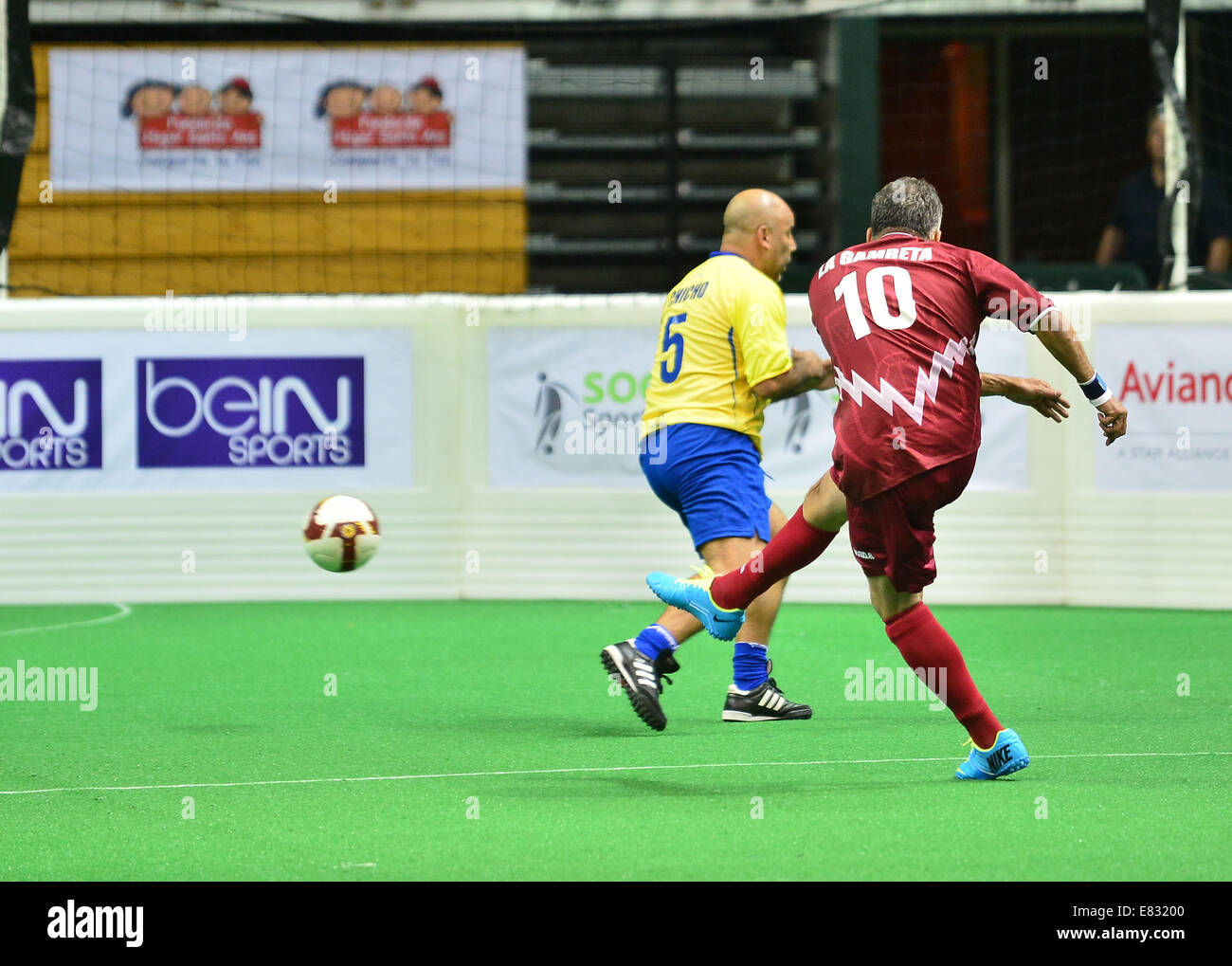 Colombian and Venezuelan soccer legends played at The ShowBol Miami ...