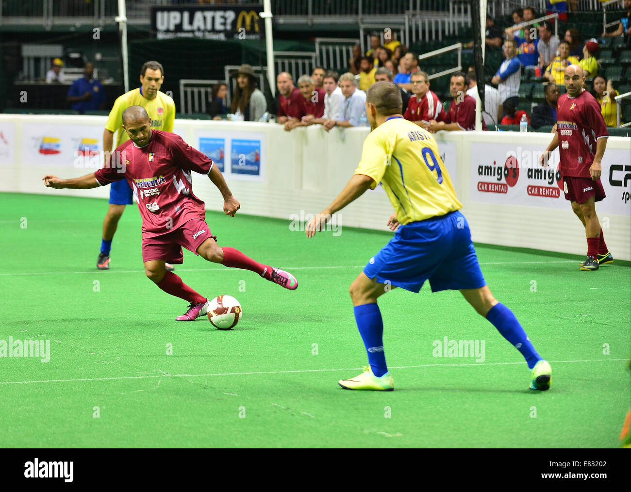Colombian and Venezuelan soccer legends played at The ShowBol Miami ...